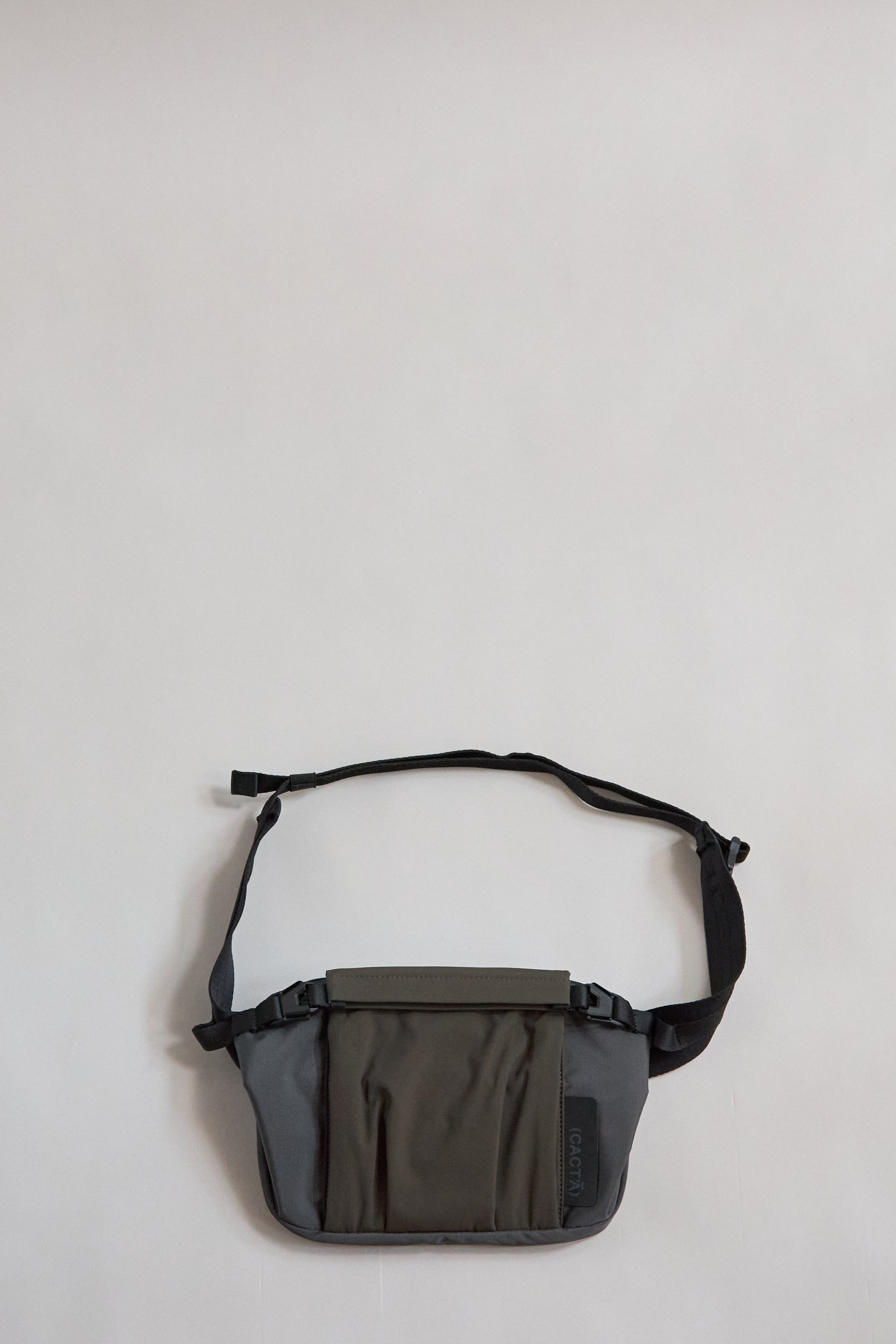 NO.1060 ROLLING BOTT BODY BAG – CACTA